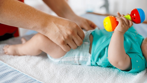 7 Newborn Diapers Changing Tips for New Parents - Making Days Count